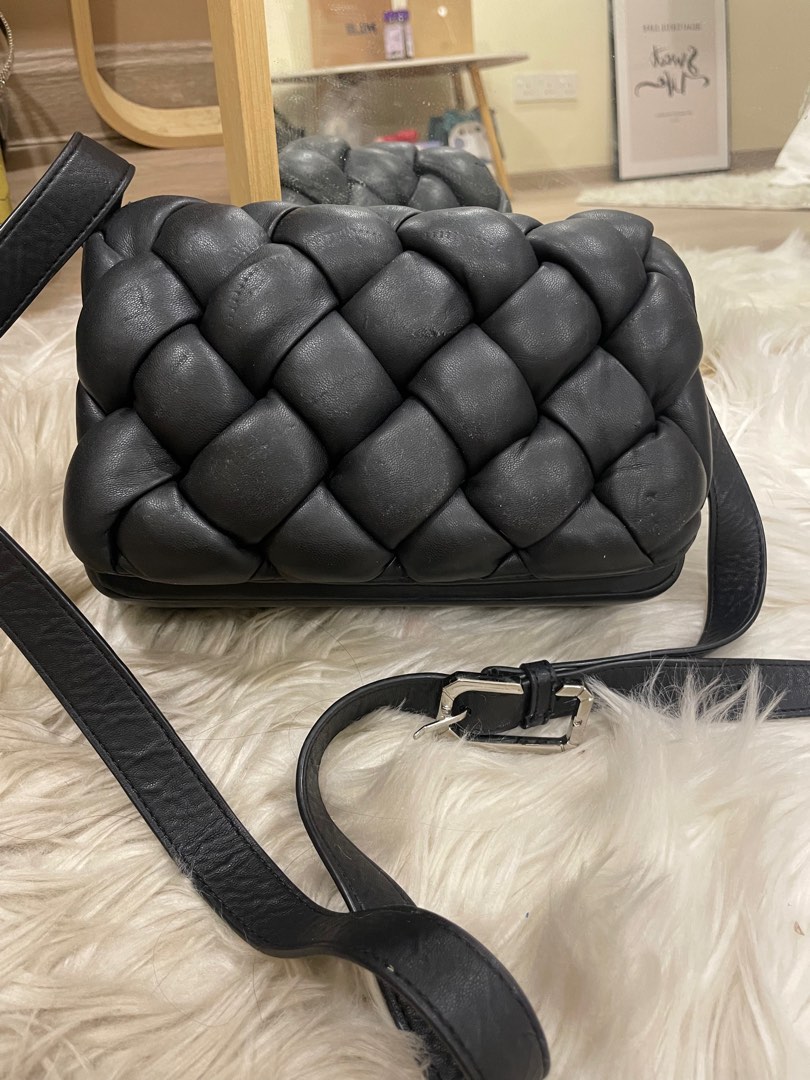 Handbeg, Women's Fashion, Bags & Wallets, Shoulder Bags on Carousell
