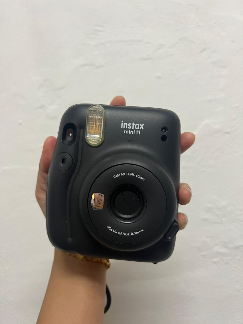 INSTAX MINI 11 (black), Photography, Cameras on Carousell