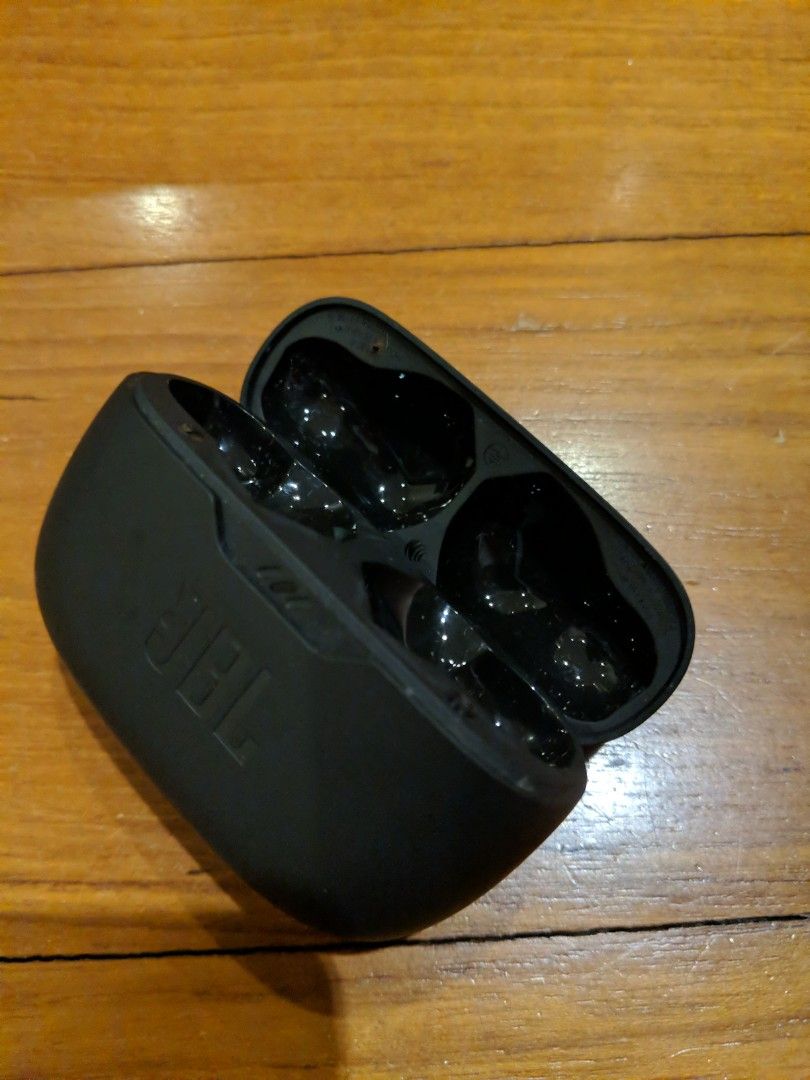 JBL Wave Beam Charging Case Only, Audio, Earphones on Carousell
