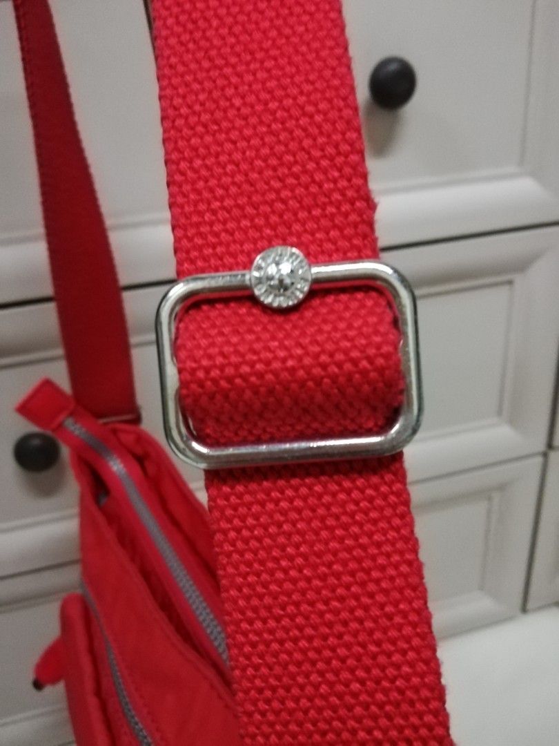 Kipling Syro, Women's Fashion, Bags & Wallets, Cross-body Bags on Carousell
