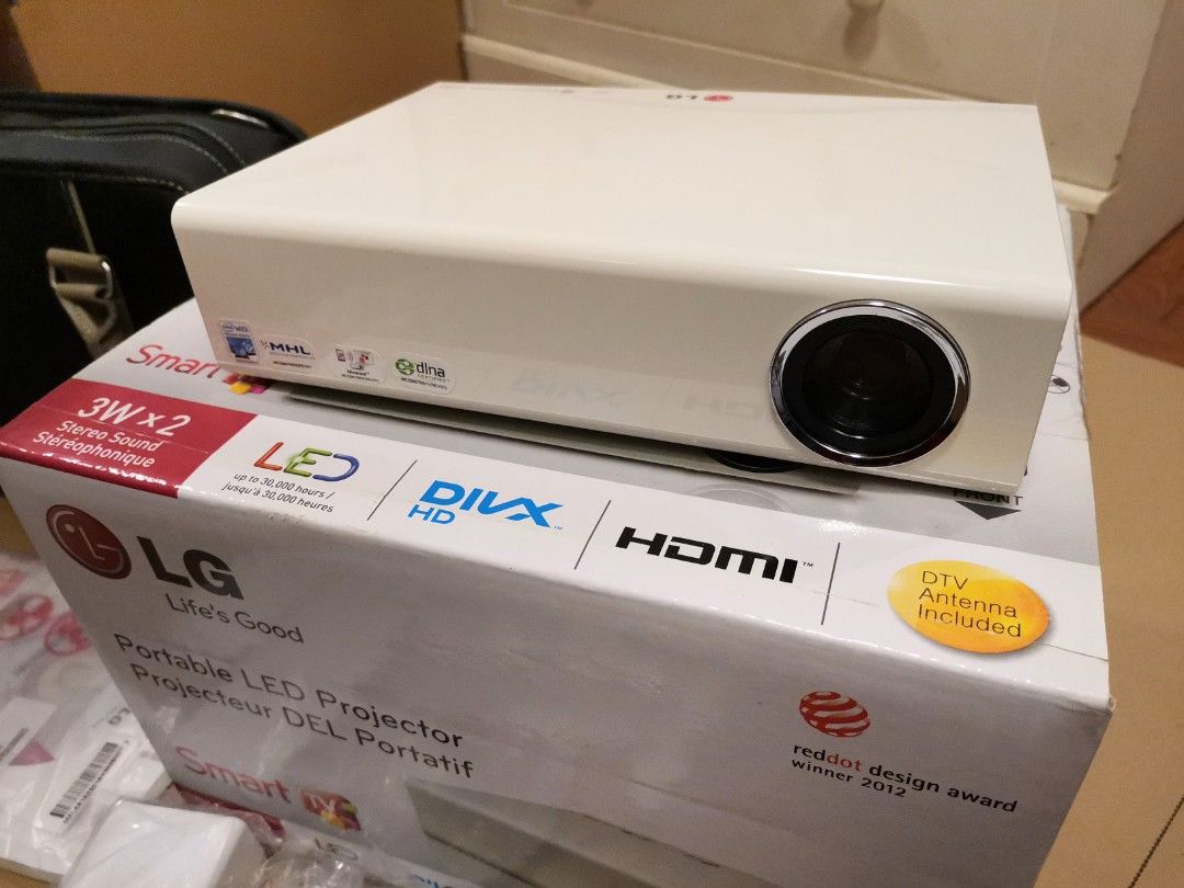 LG Projector PA77U LED DLP 3D, 家庭電器, 電視 & 其他娛樂, 投影機 - Carousell