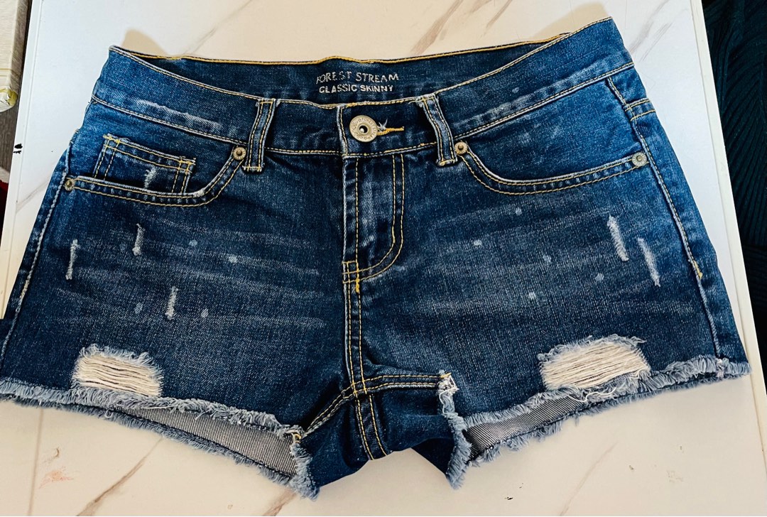 Maong denim shorts, Women's Fashion, Bottoms, Shorts on Carousell