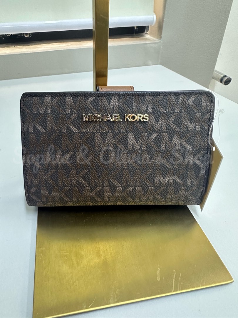 Michael Kors Medium Bifold Wallet, Luxury, Bags & Wallets on Carousell