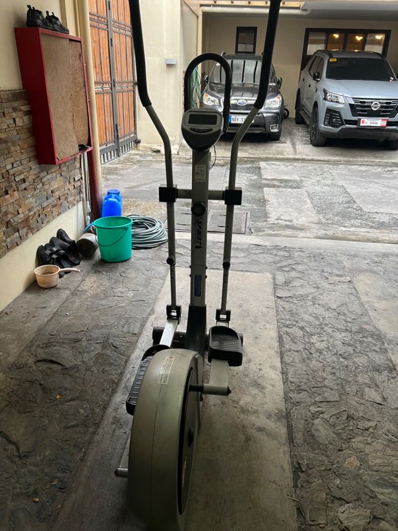 Navigator Elliptical Cardio Machine, Sports Equipment, Exercise ...