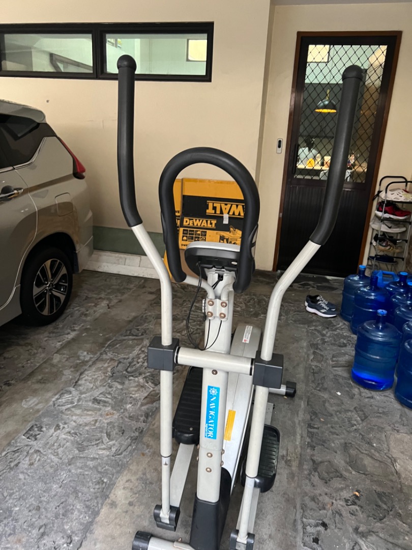 Navigator Elliptical Cardio Machine, Sports Equipment, Exercise ...