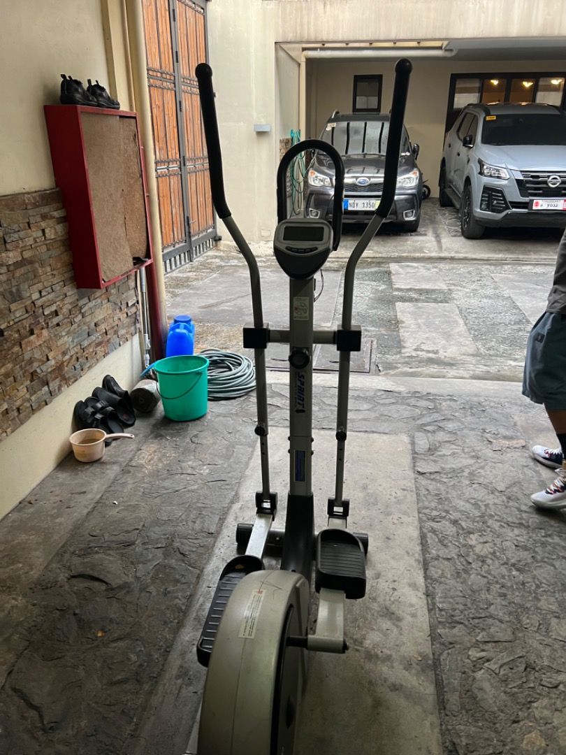 Navigator Elliptical Cardio Machine, Sports Equipment, Exercise ...