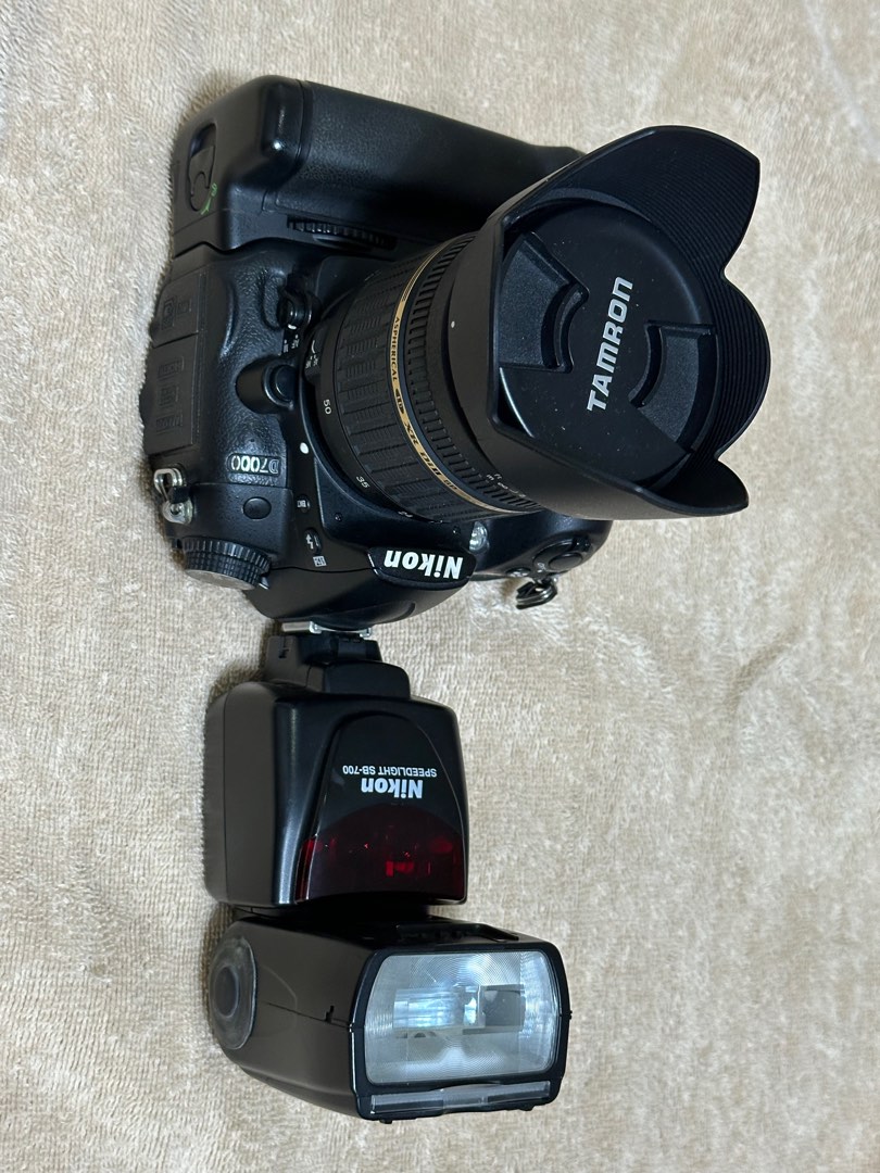 Nikon d7000 with grip, sb700 speedlight, tamron lens 17-50 f2.8 no ...