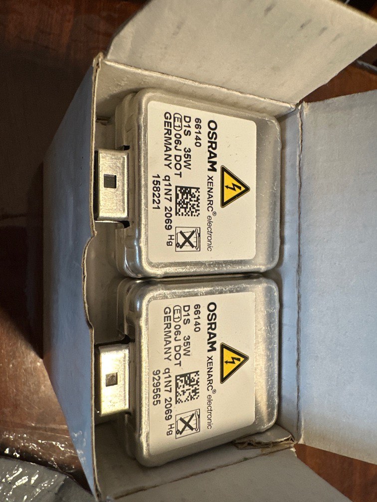 OSRAM D1S 8000K, Car Accessories, Electronics & Lights on Carousell