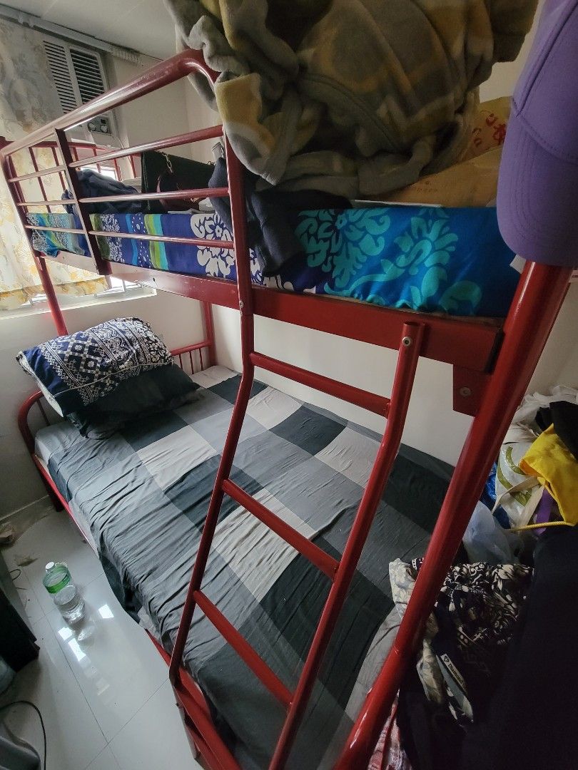 Red Bunk Bed (Single top and Twin Bottom), 傢俬＆家居, 傢俬, 床架及床褥 - Carousell