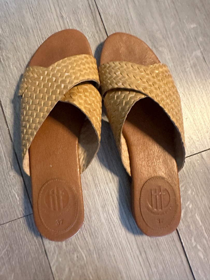 Renegade folk * size 7 * 700 each, Women's Fashion, Footwear, Flats ...