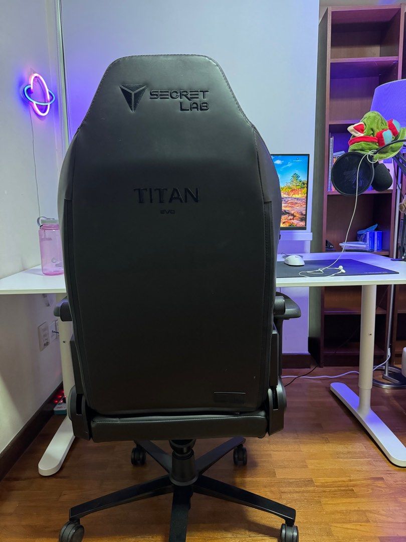 Secret Lab Titan Evo 2022, Furniture & Home Living, Furniture, Chairs ...