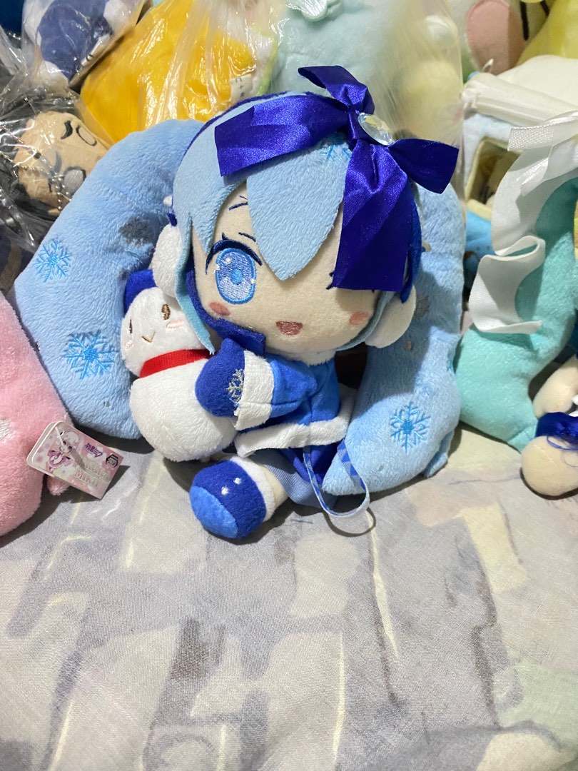 Snow Hatsune Miku in Fluffy Coat Wink Version Plush, Hobbies & Toys, Toys & Games on Carousell