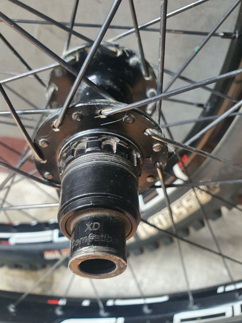 Stans flow & dt swiss 350 hub, Sports Equipment, Bicycles & Parts, Bicycles on Carousell