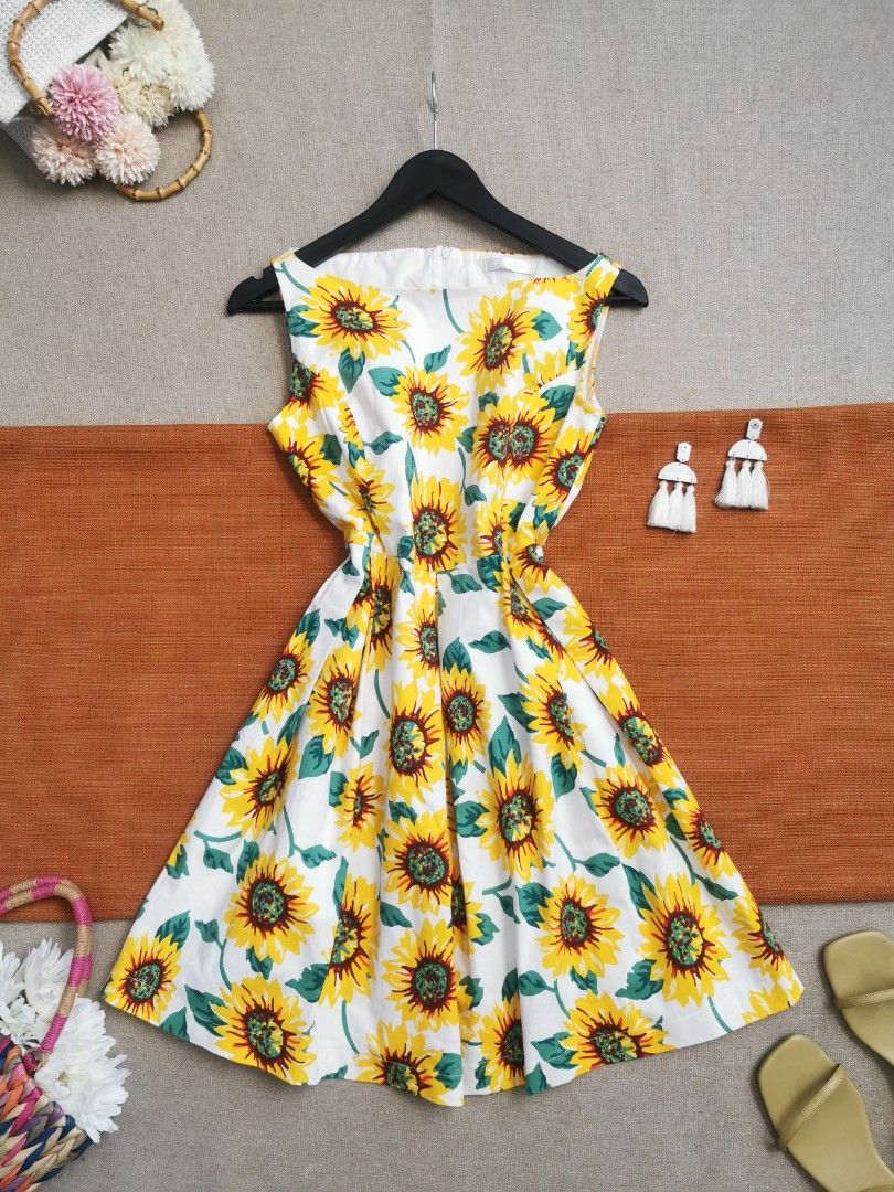 Sunflower Midi Dress, Women's Fashion, Dresses & Sets, Dresses on Carousell