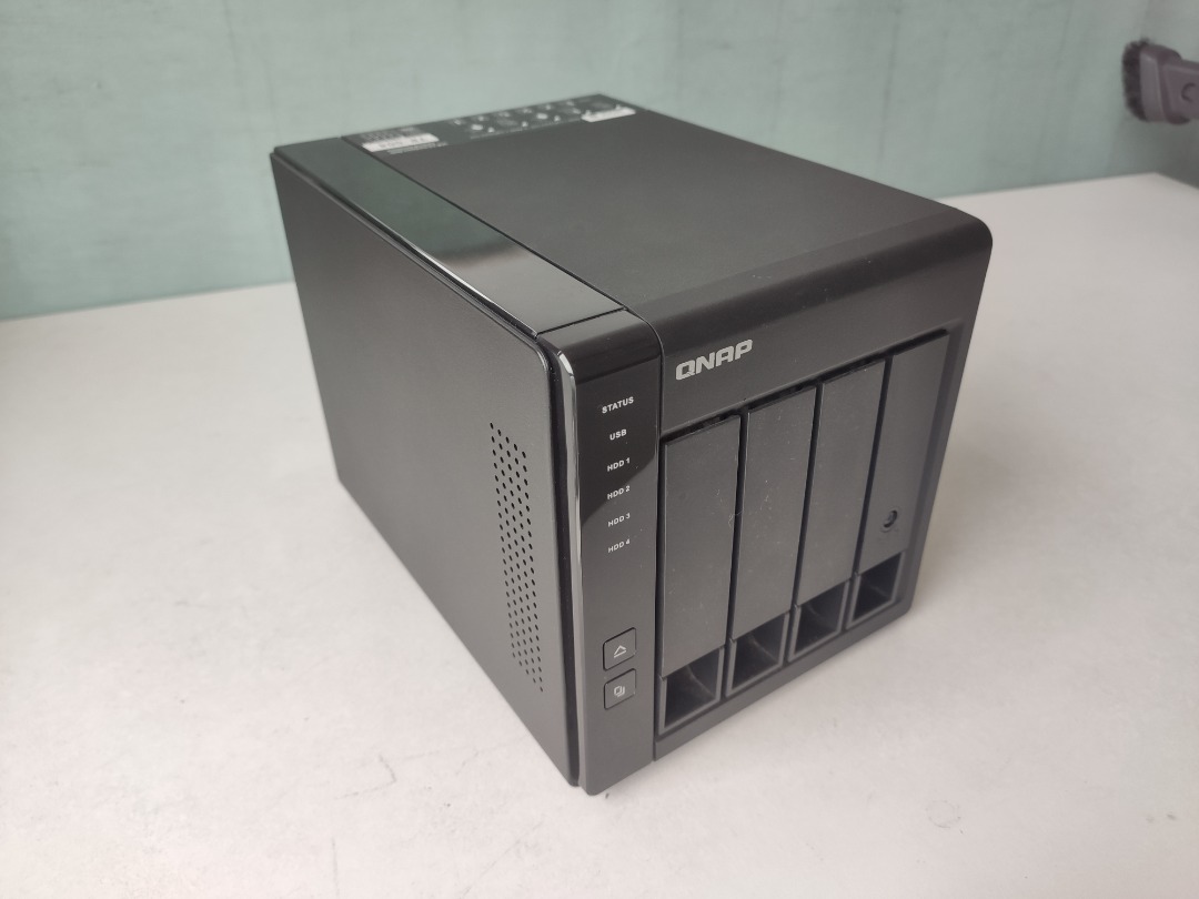 Underused Qnap TR-004 4 Bay USB Type-C DAS with Hardware RAID-5 with ...