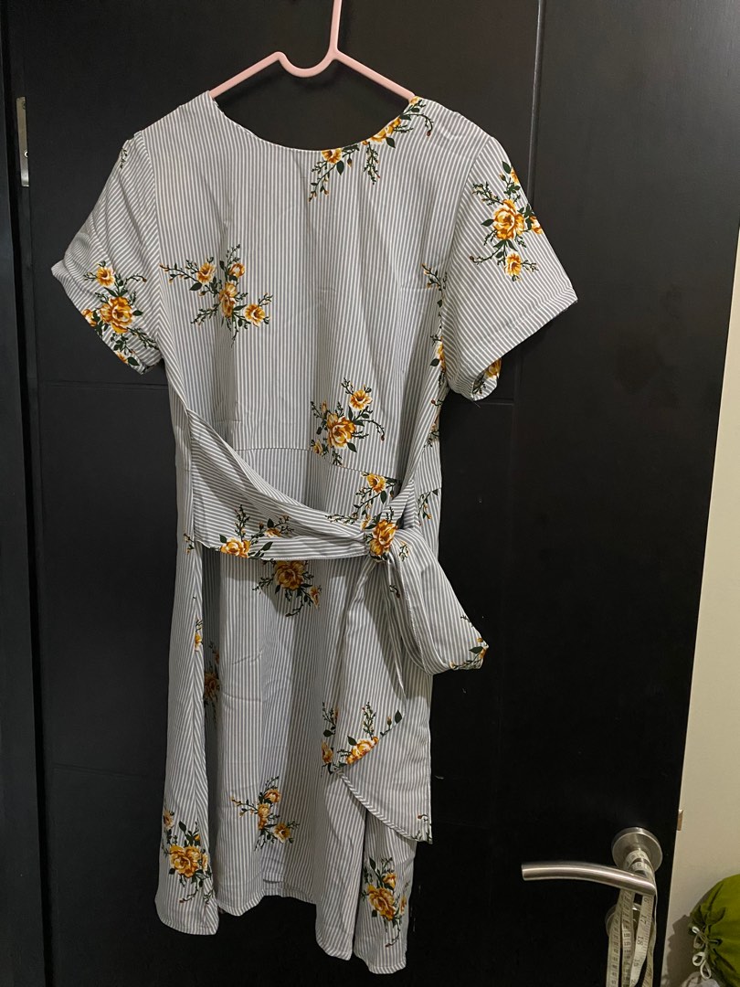 Vintage Dress- Bunga salur, Fesyen Wanita, Muslim Fashion, Gaun di ...