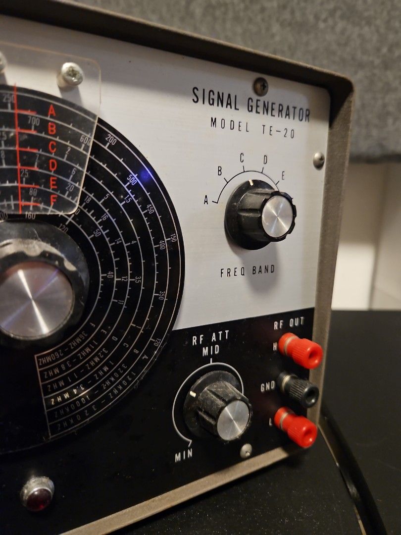Vintage Signal Generator (Vacuum Tube), Audio, Other Audio Equipment on ...