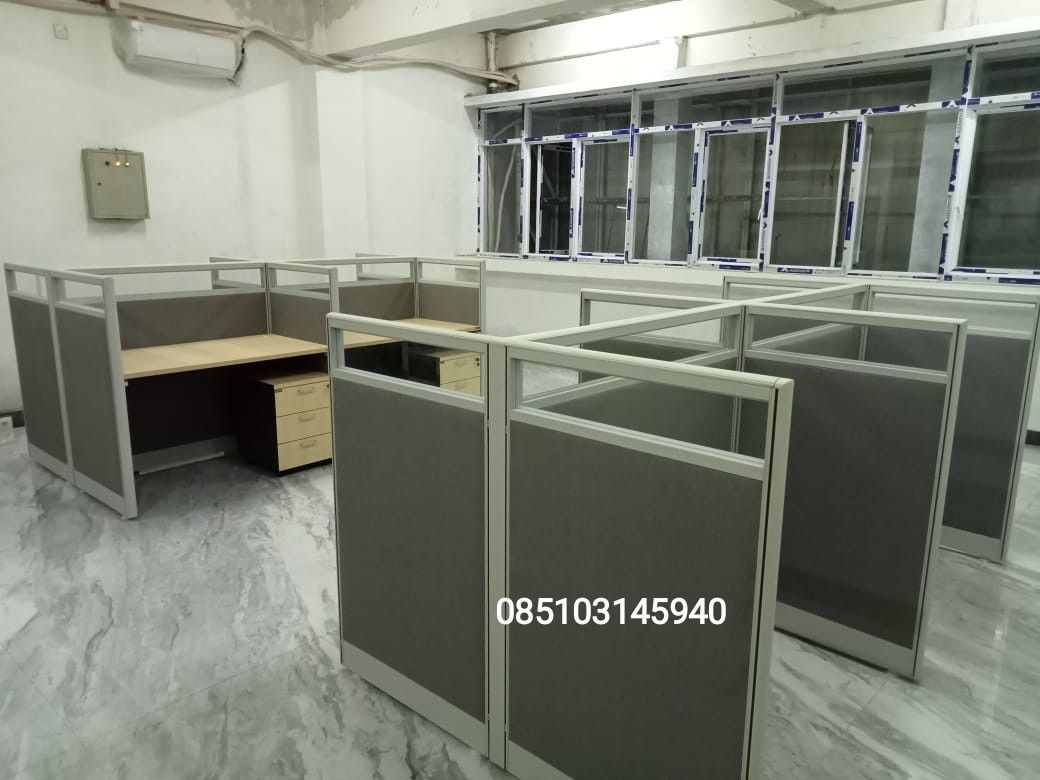Workstation meja kantor, Perabotan Rumah di Carousell