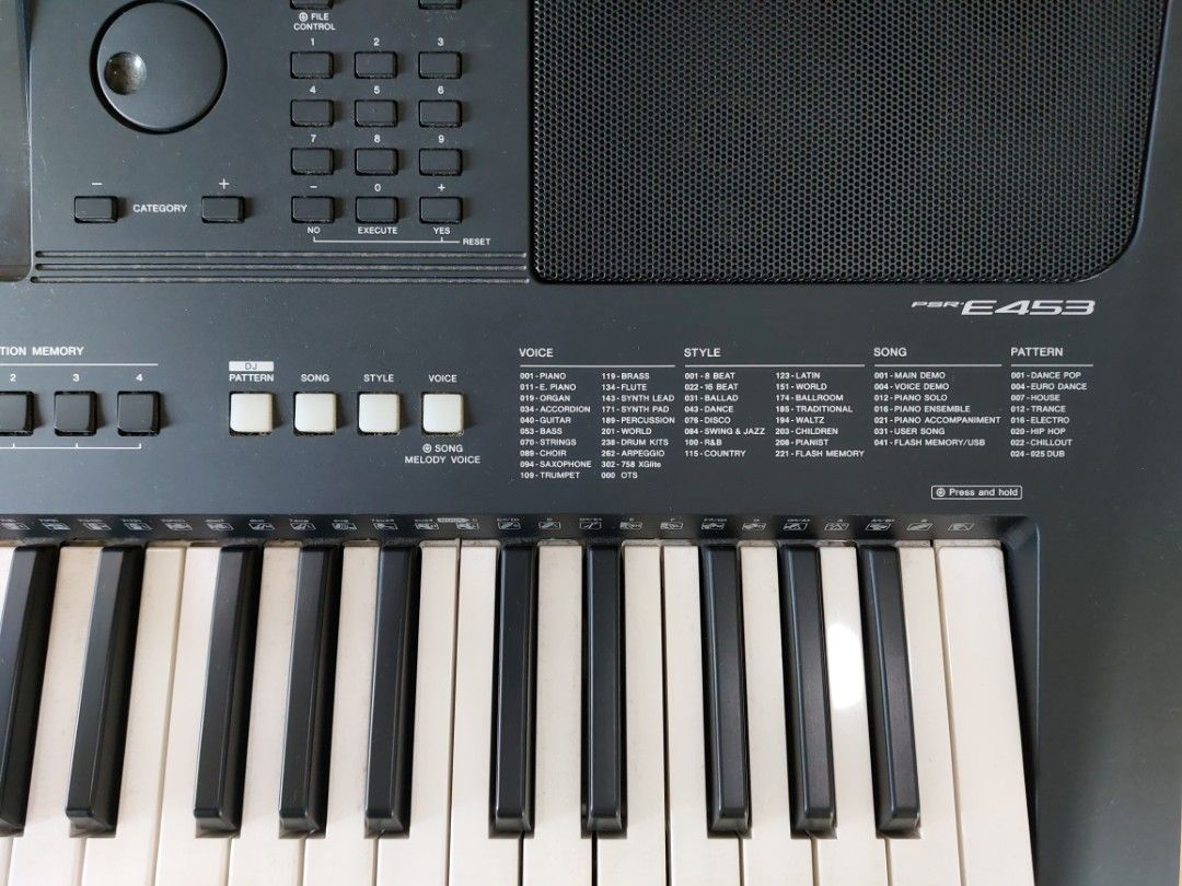 Yamaha PSR E453, Hobbies & Toys, Music & Media, Musical Instruments on ...