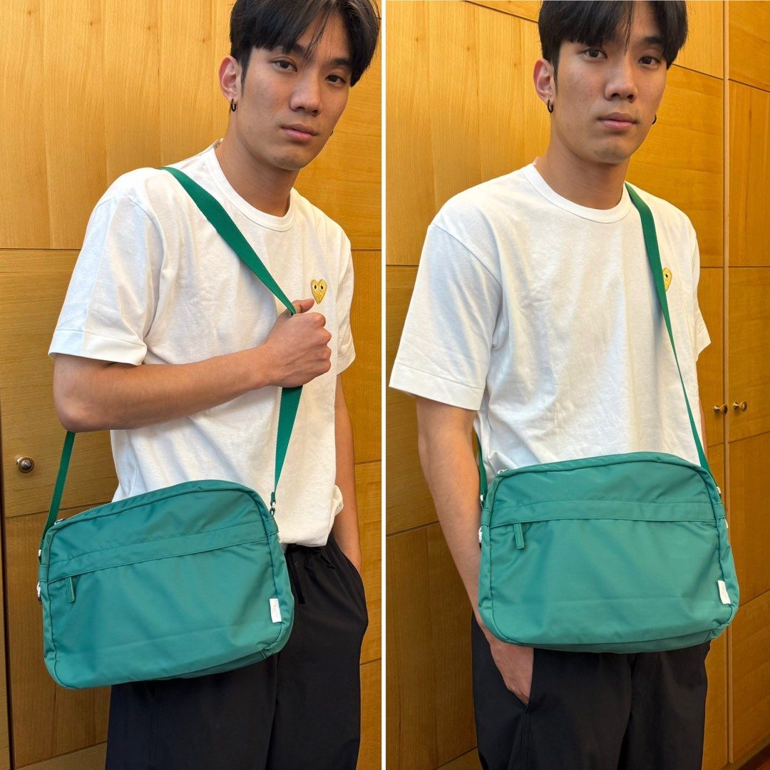 全新 Agnes b 綠色 深藍色 A4 尼龍 防潑水 郵差包 肩背包 斜背包 包包 日本限定 正品 小b 男用 撞色 雙色, 名牌精品, 精品包與皮夾在旋轉拍賣