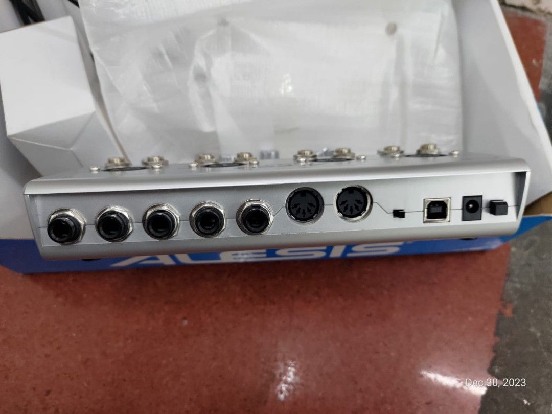 Alesis io4 24 bit usb audio interface, 音響器材, 其他音響配件及設備 - Carousell