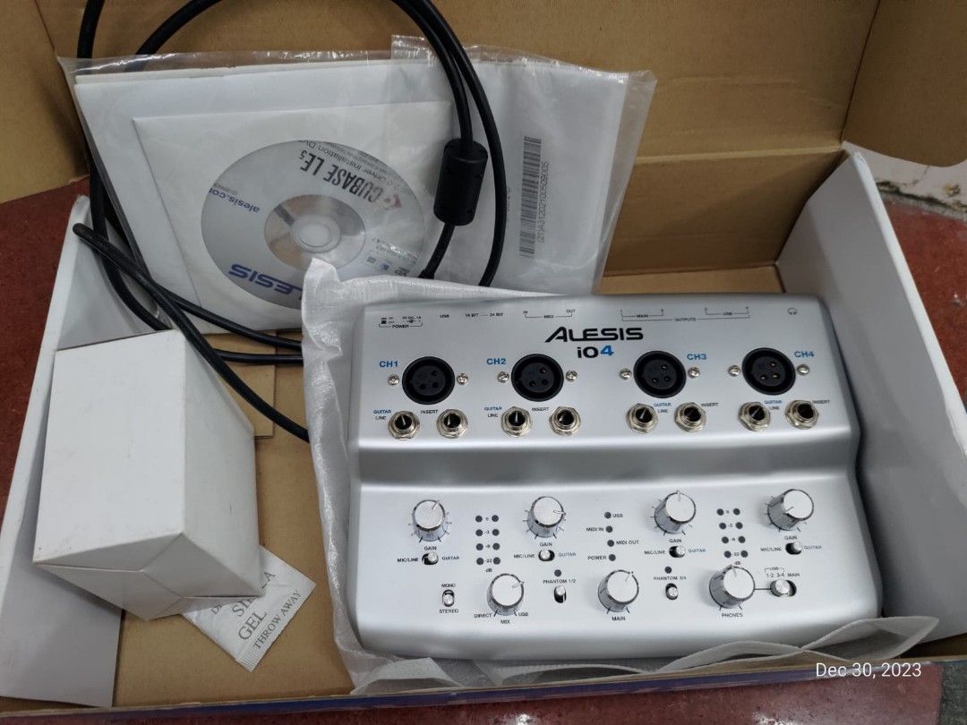 Alesis io4 24 bit usb audio interface, 音響器材, 其他音響配件及設備 - Carousell