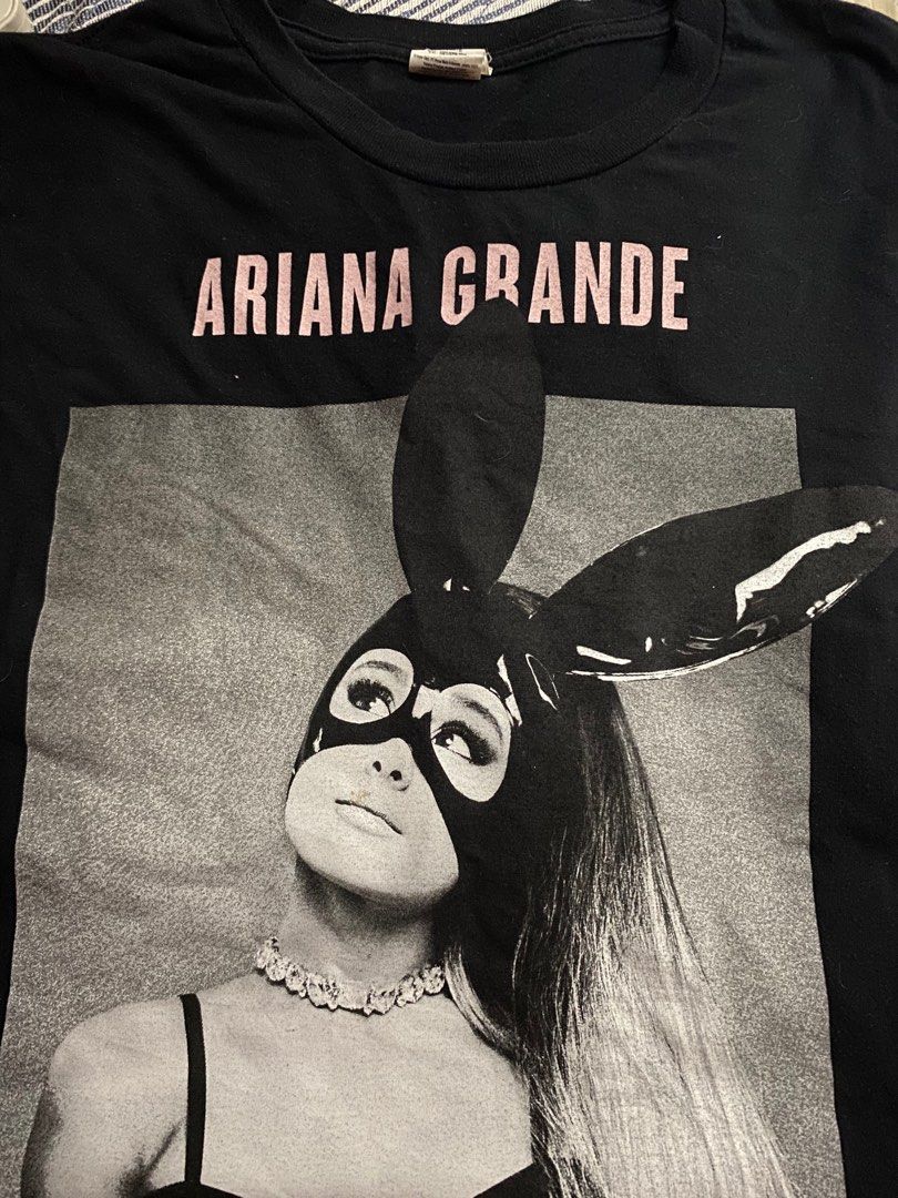 Ariana Grande Shirt Bundle, Hobbies & Toys, Memorabilia & Collectibles ...