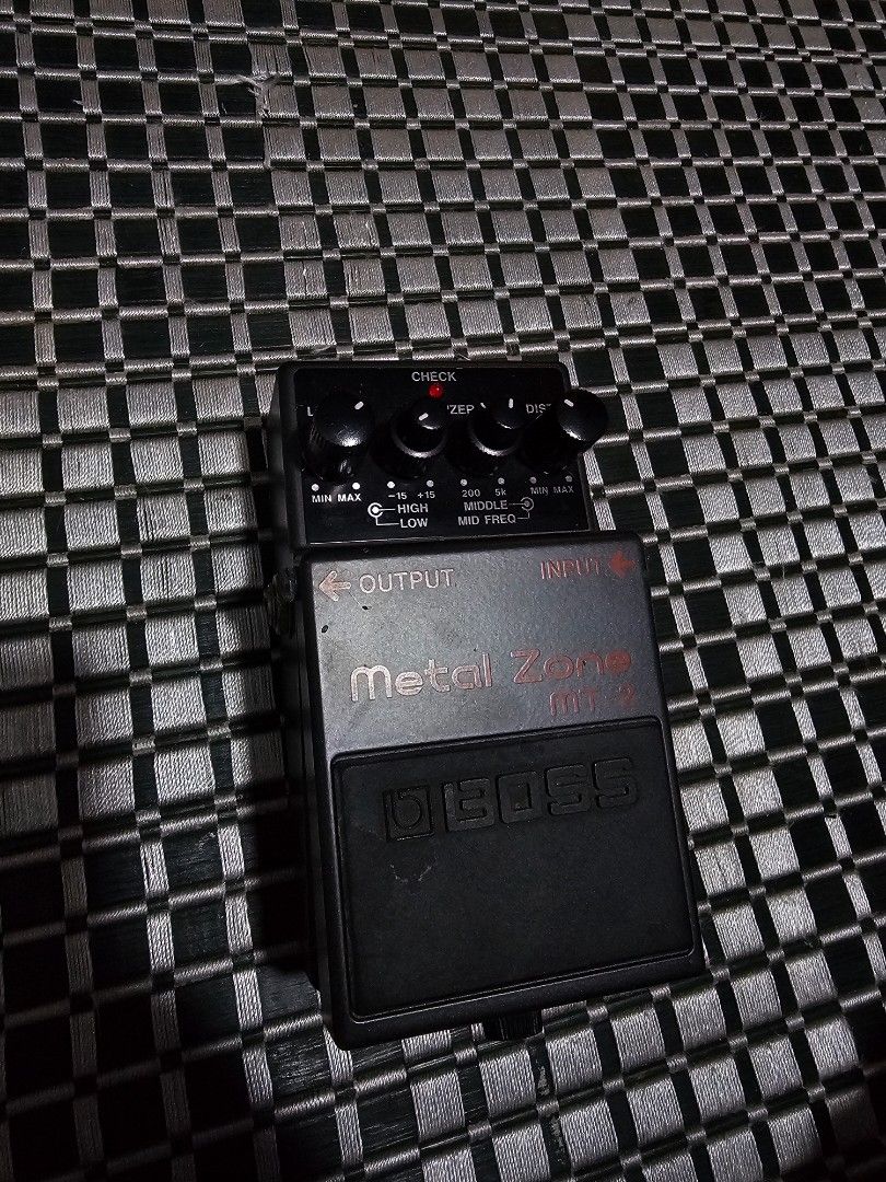 Boss Metal Zone MT-2 Distortion, Hobbies & Toys, Music & Media, Music ...