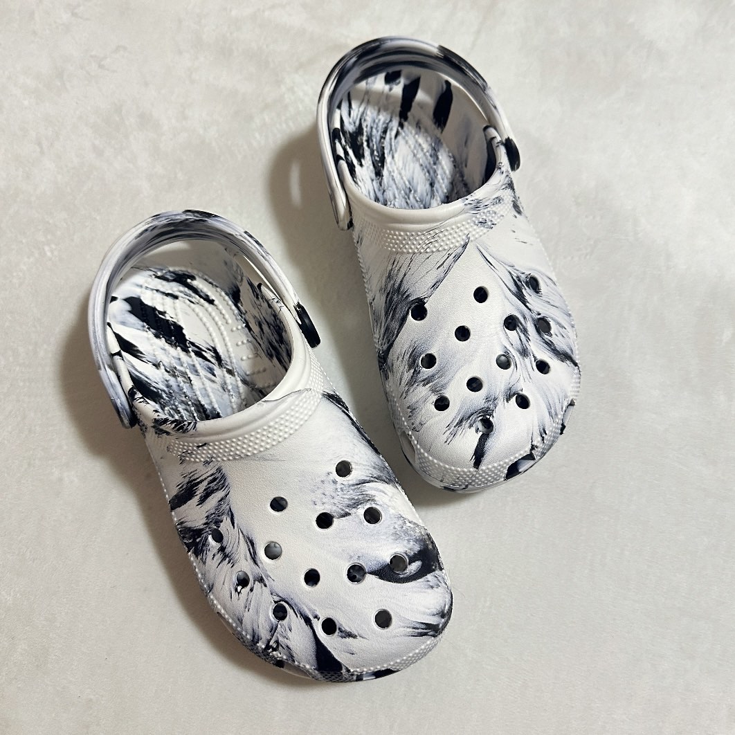 Crocs Size M6/W8 Classic Clog in Marble Black, Women's Fashion ...