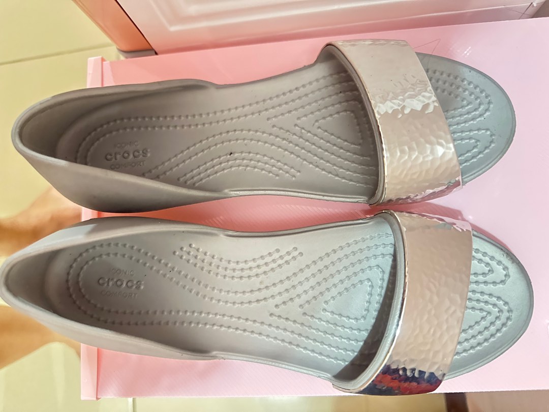 Crocs size 6, Women's Fashion, Footwear, Flats & Sandals on Carousell