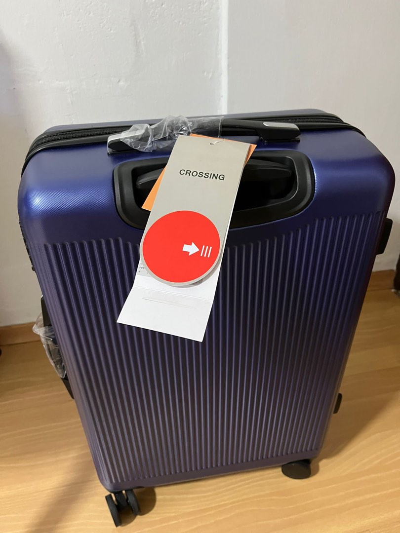 Cross Luggage 24 inch spinner, Hobbies & Toys, Travel, Luggage on Carousell