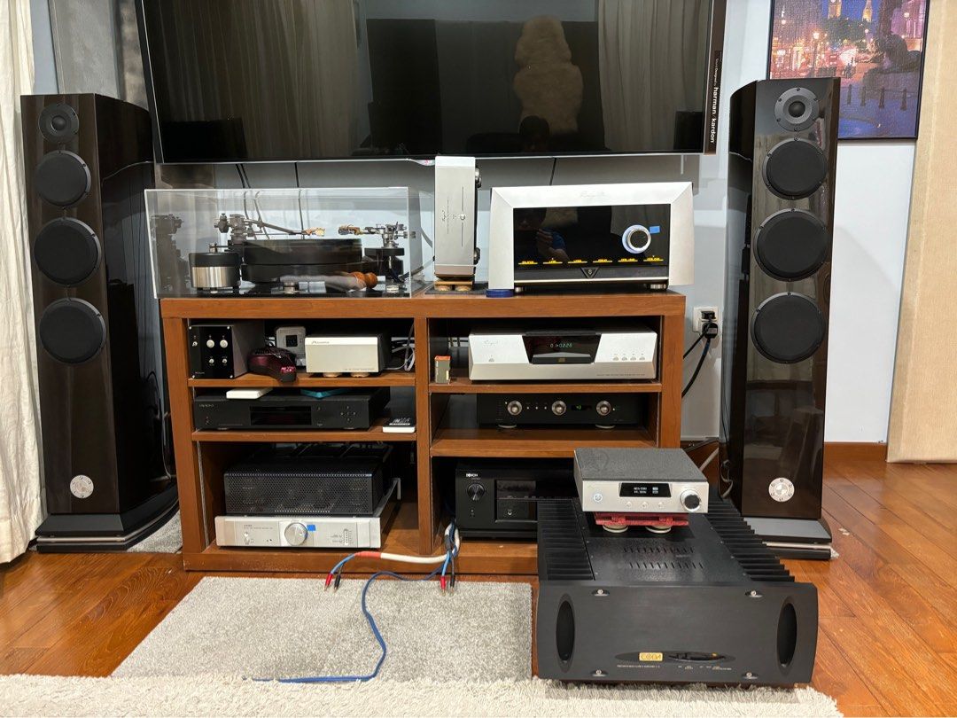 Floorstanders Speakers: Atohm GT3-HD (Made In France), Wengnut piano lacquer colour, lightly ...