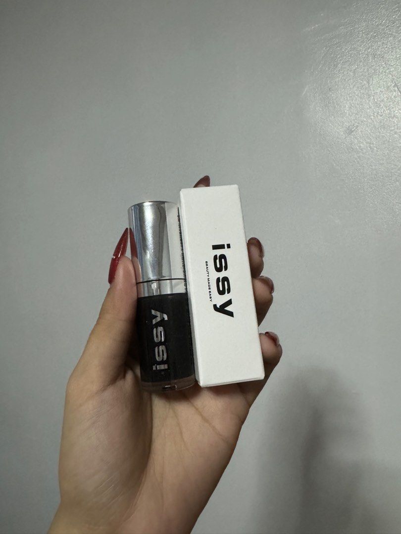 Issy Hydragloss Hydrating Lip Treatment - Blackout, Beauty & Personal ...