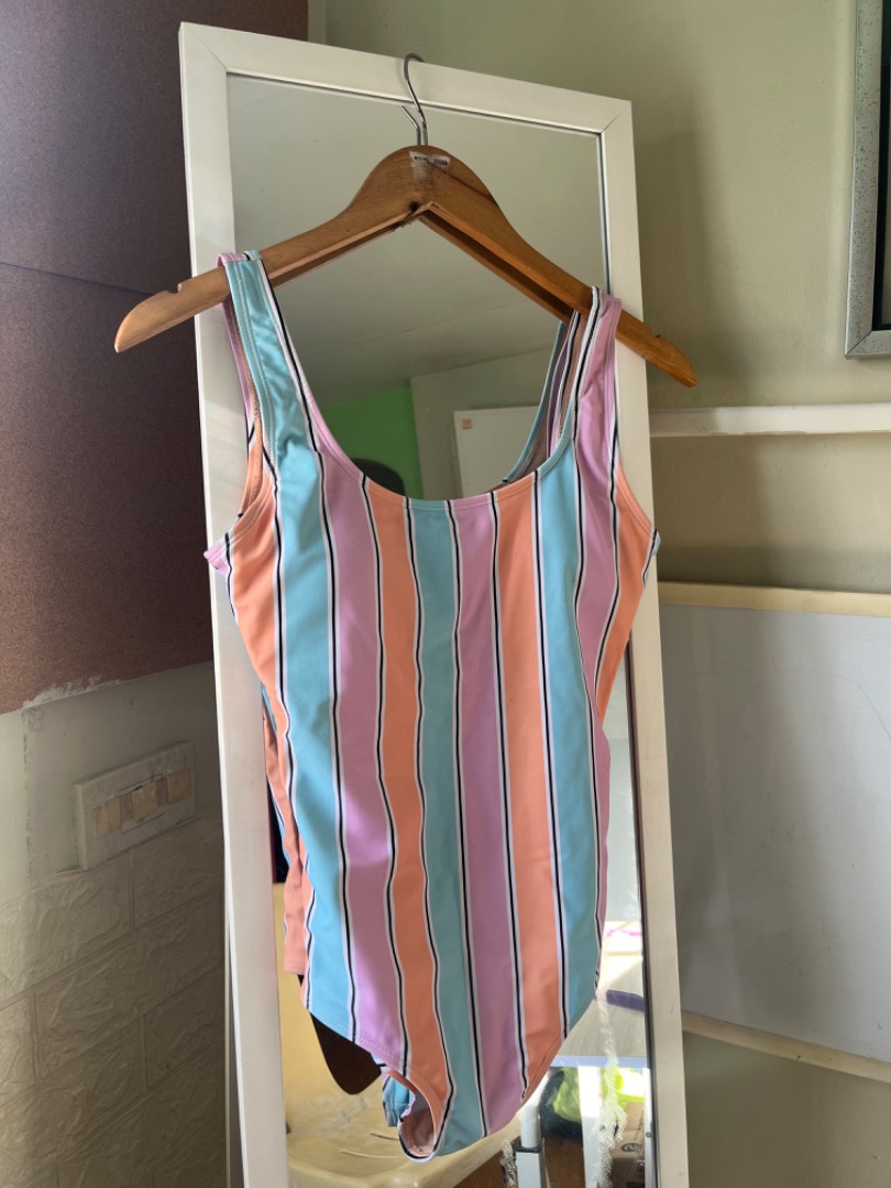 Lightly used swimsuit, Women's Fashion, Swimwear, Bikinis & Swimsuits ...