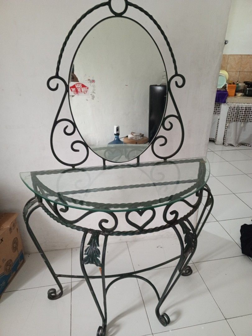 Meja Rias Besi Tempa, Perabotan Rumah di Carousell