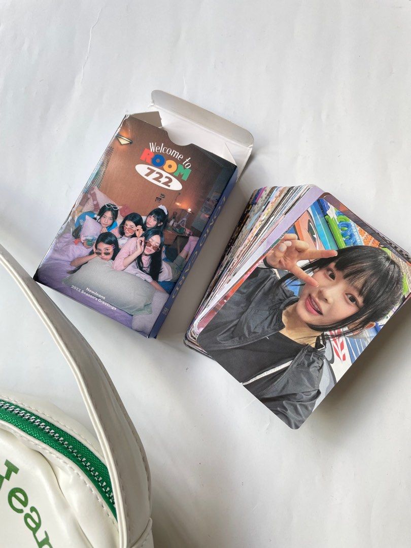 NewJeans Bag + Lomo Cards Set (NWJNS) - White Colour, Hobbies & Toys ...