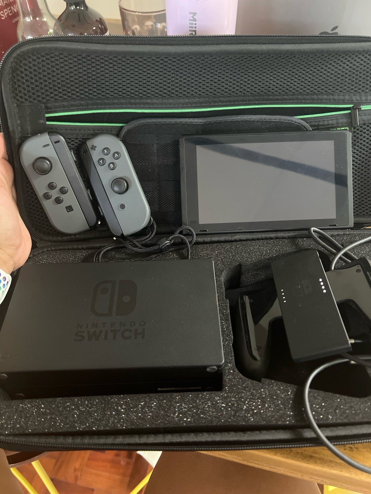 Nintendo Switch V2 Full Set with free case & 1 game, Video Gaming ...