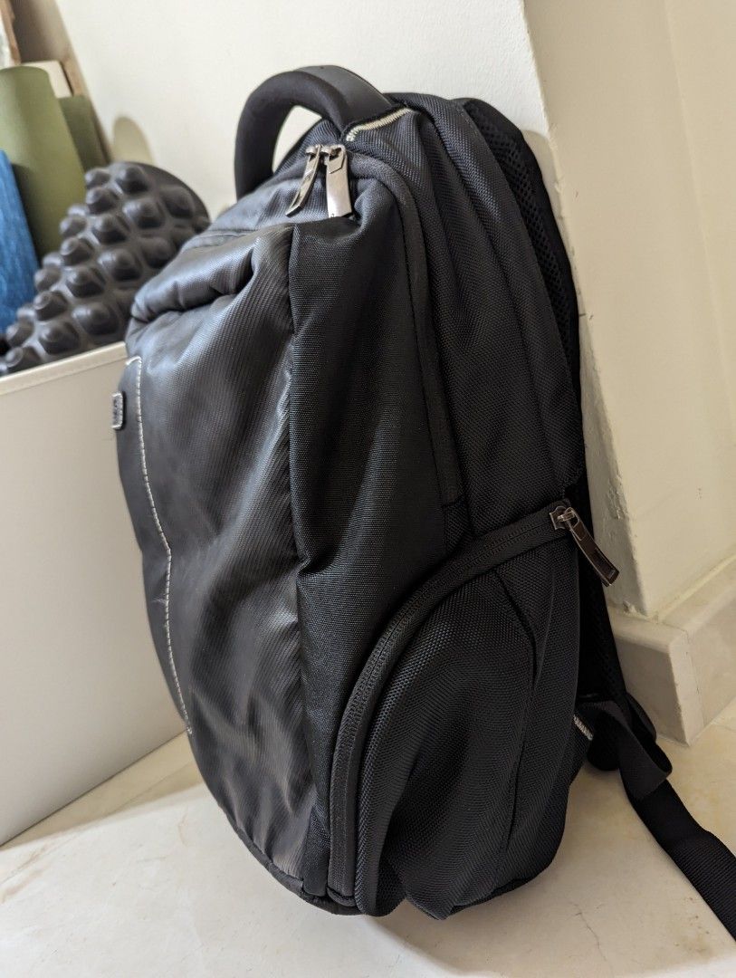 Samsonite Backpack, Men's Fashion, Bags, Backpacks on Carousell