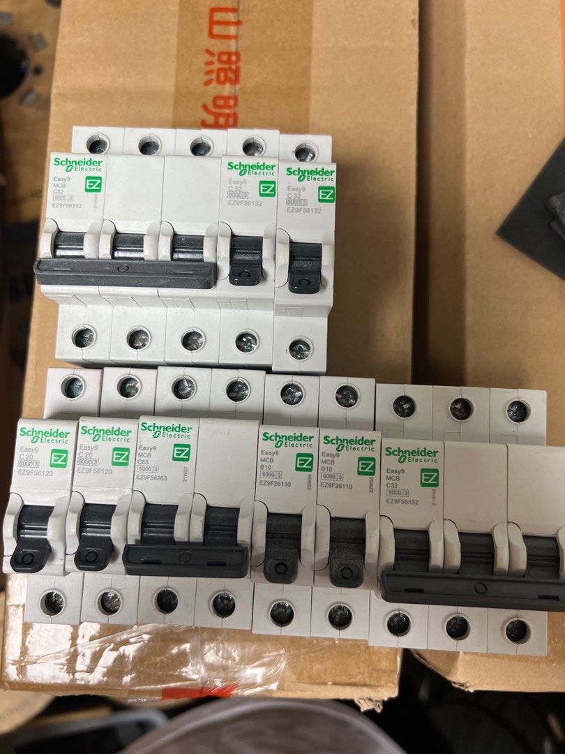 Schneider Easy9 EZ RCBO RCCB MCB, 家庭電器, 轉插器及插頭 - Carousell