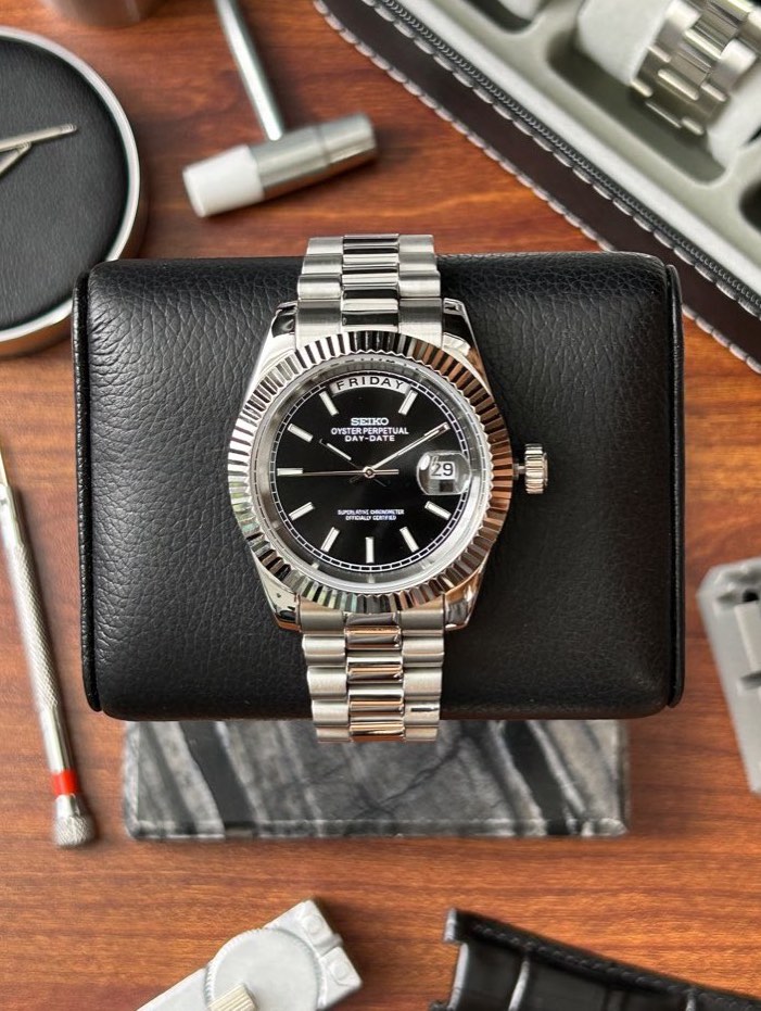 Seiko Day Date Rolex Mod in Black Dial in 39mm Casing, Men's Fashion ...