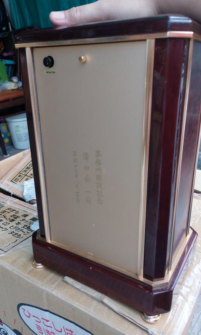 Seiko Emblem Table clock, Furniture & Home Living, Home Decor, Clocks ...