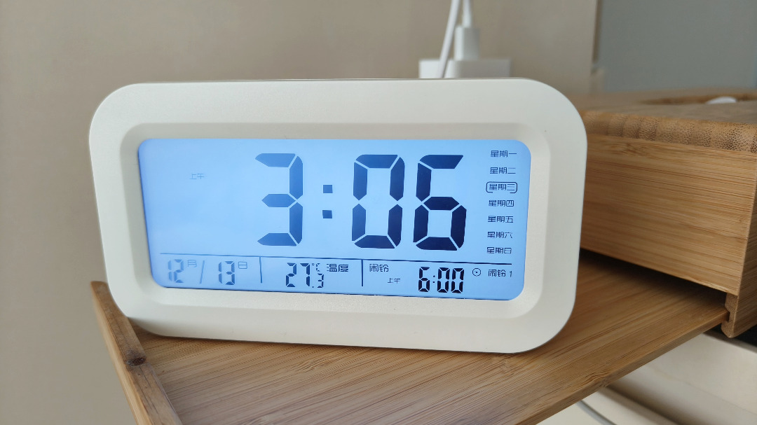USB powered digital clock with date, temperature and background light 有 ...
