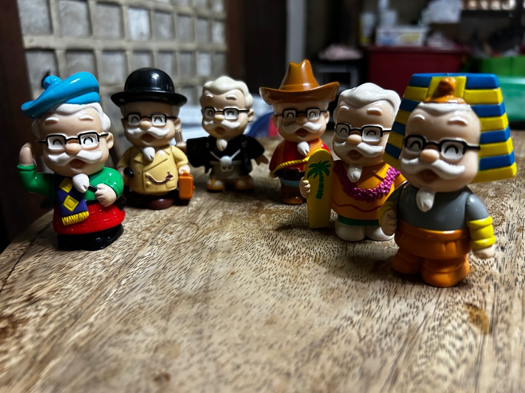 Vintage collectible! KFC Colonel Sanders Around the World 1999 toys set ...