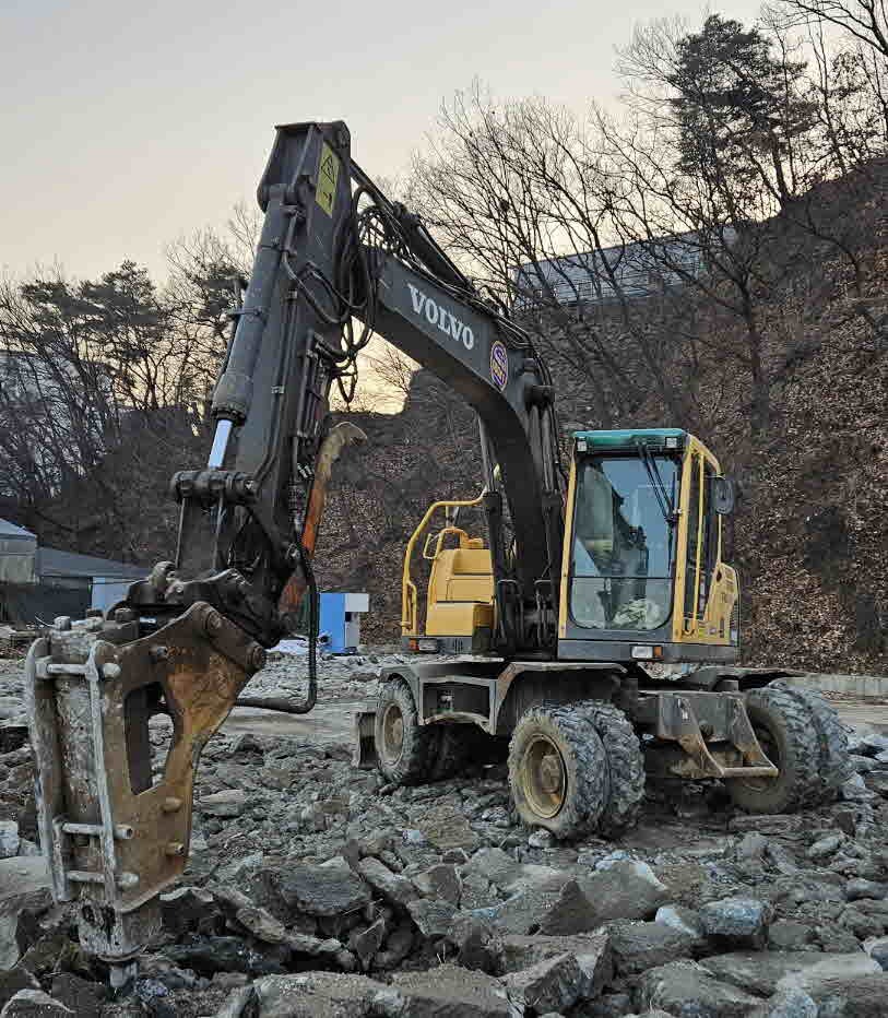 Backhoe Excavator Wheel type EW145 ( 2010 ) Full Set , Commercial ...
