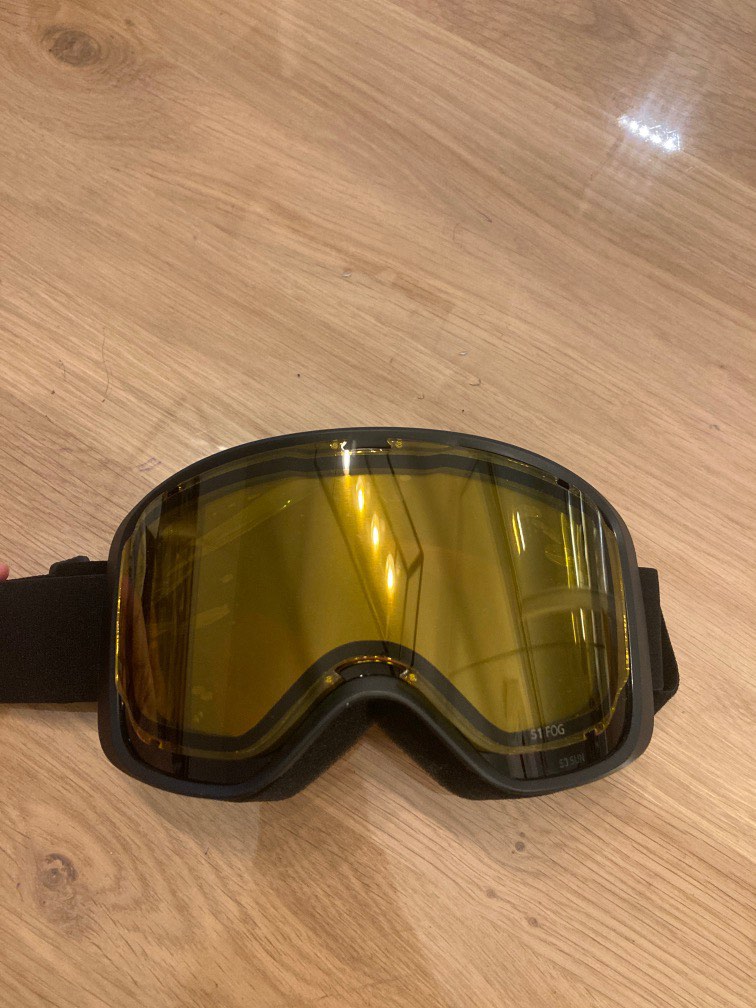 Wedze ski goggles, Men's Fashion, Watches & Accessories, Sunglasses ...