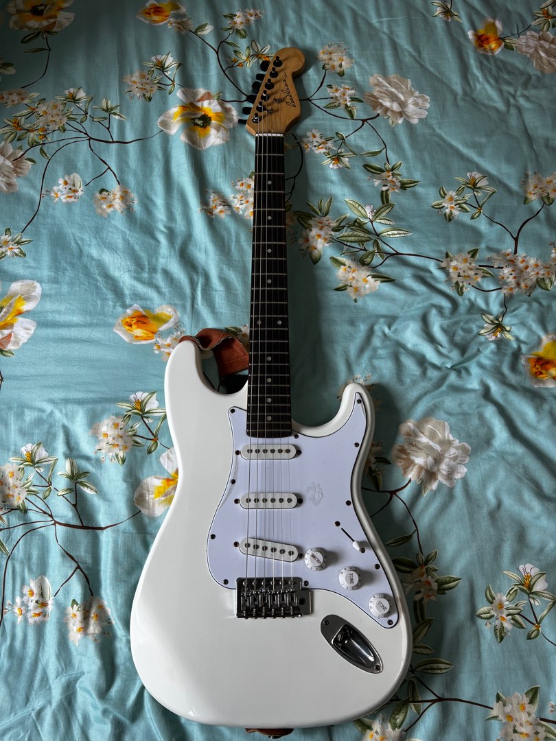 White Stratocaster!!, Hobbies & Toys, Music & Media, Musical Instruments on Carousell