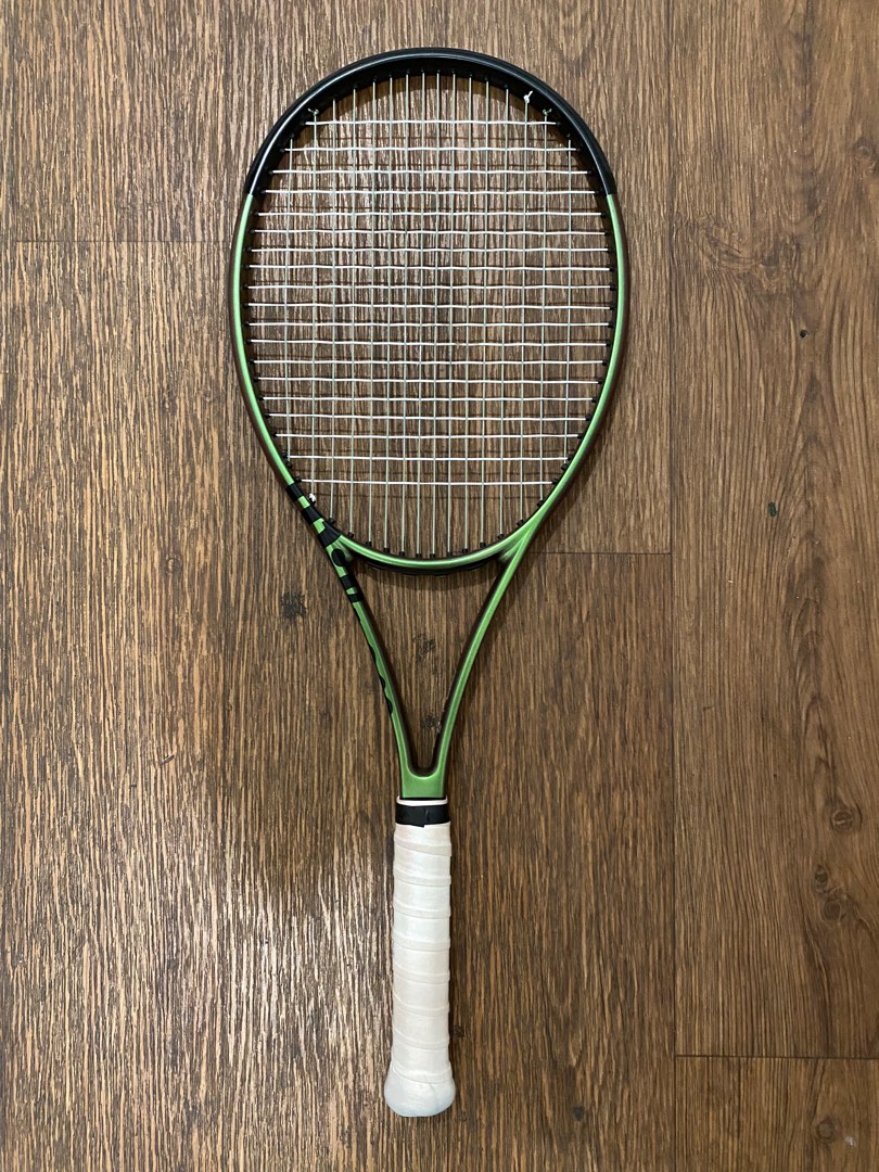 Wilson Blade 98 v8 (16x19) L2 tennis racket / racquet, Sports Equipment ...