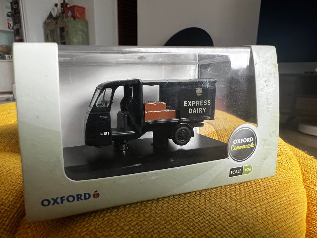 1:76 scale Oxford model diecast Express Dairy, Hobbies & Toys ...