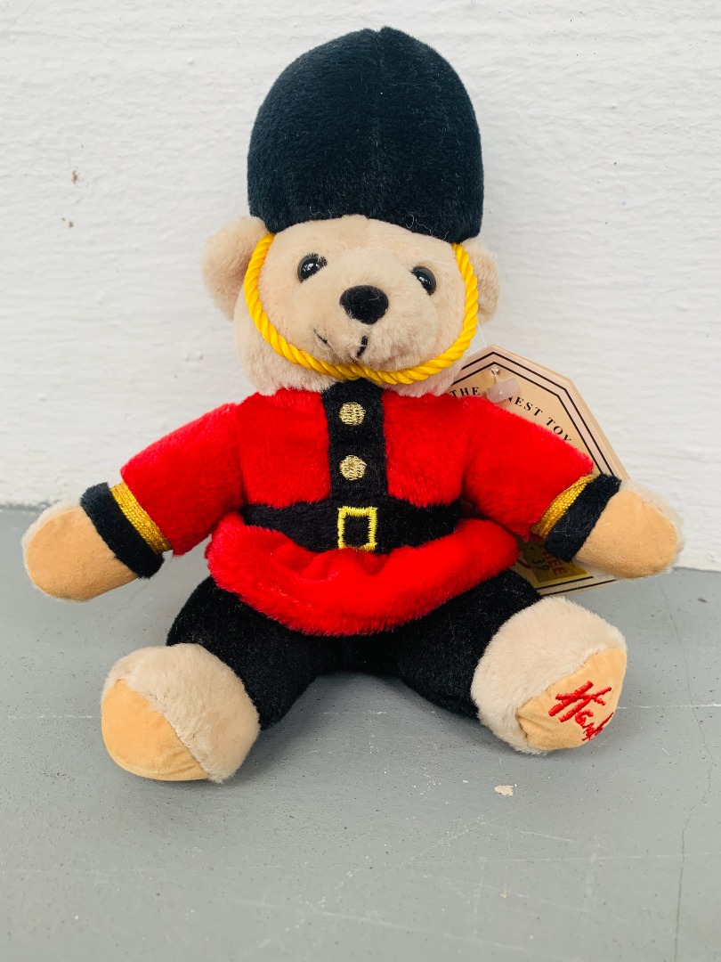 🎩🐻 Authentic Hamleys 15cm Guardsmen Bear: A Piece of British Toy-Making Legacy! 🏰, Hobbies ...