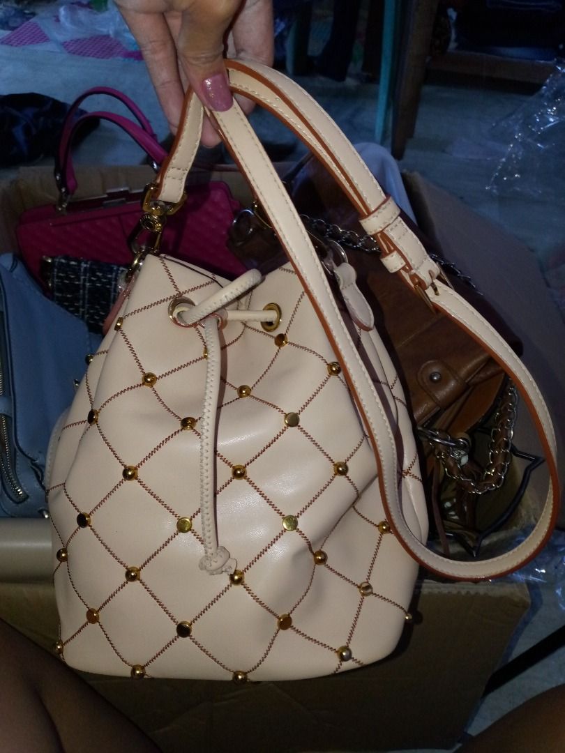 CHARLES & KIETH GUILTED BUCKET SLING BAG, Men's Fashion, Bags, Sling ...